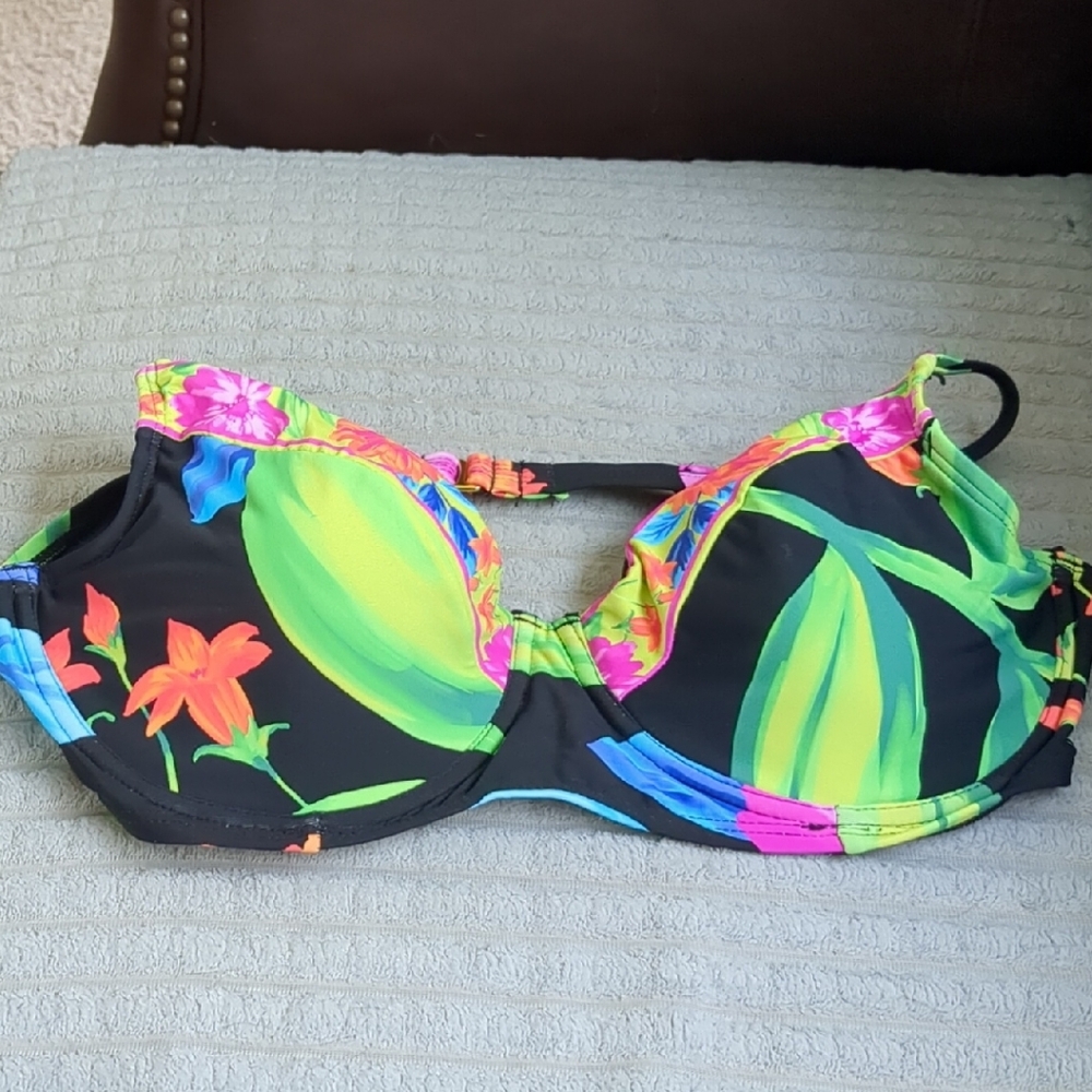Tropical Floral Bikini Top - Black And Multicolor - Gem